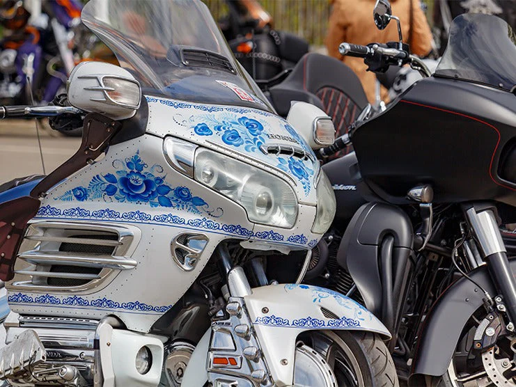 Automatic Vs Manual Motorcycle: Which is Better? - VikingBags