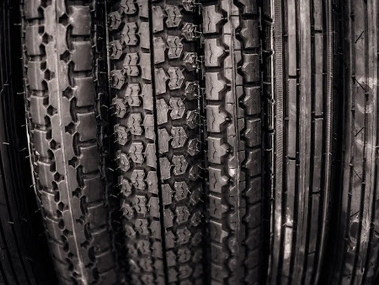 Wide Vs. Thin Motorcycle Tires: What's The Difference? - VikingBags