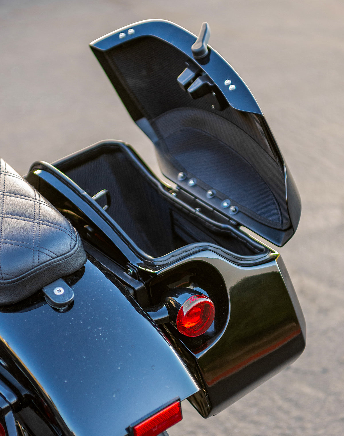 Viking Darkin Large Quick Mount Harley Softail Street Bob FXBB Painted ...