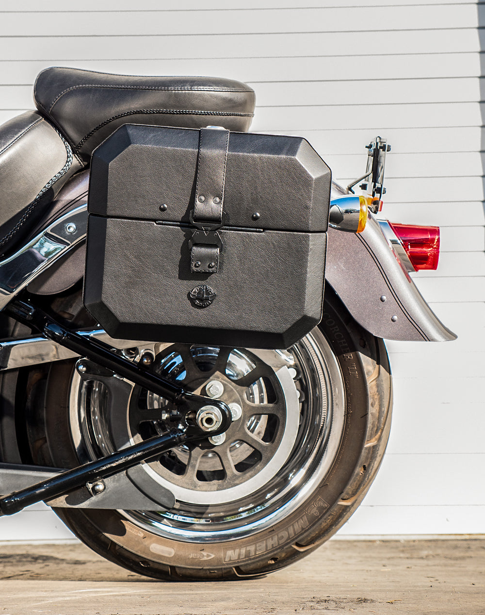 Viking 20L Outlaw Quick-Mount Hard Saddlebags for Harley Softail ...