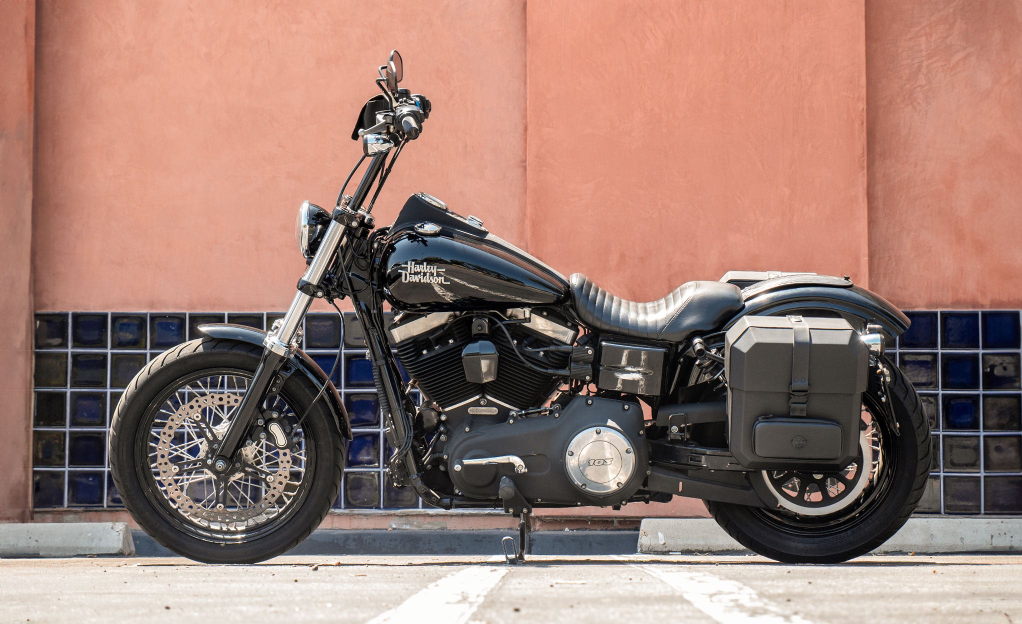 Viking 15L Outlaw Quick Mount Medium Harley Dyna Street Bob FXDB Hard Solo Saddlebag (Left Only)