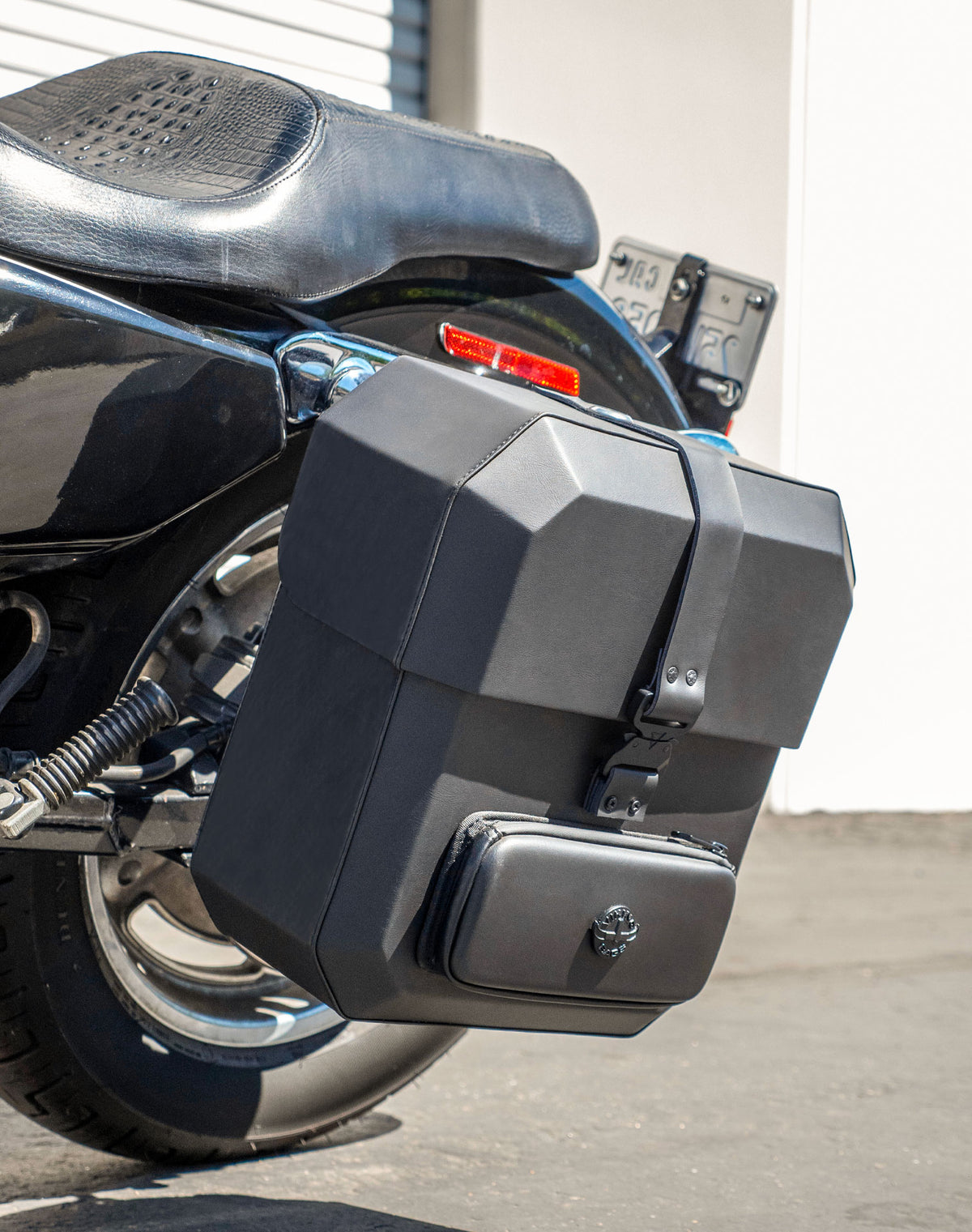 Viking 15L Outlaw Quick Mount Medium Harley Sportster 1200 Custom ...