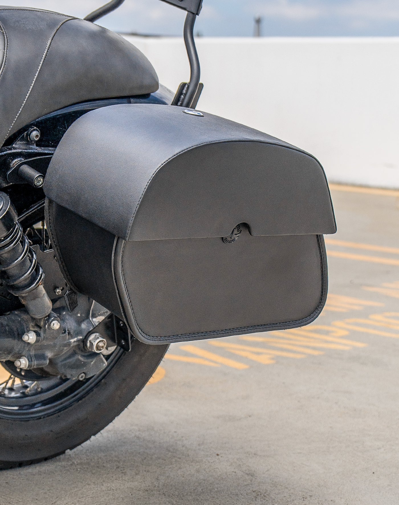 Viking 28L Panzer Medium Quick-Mount Honda 750 Shadow Phantom Leather ...