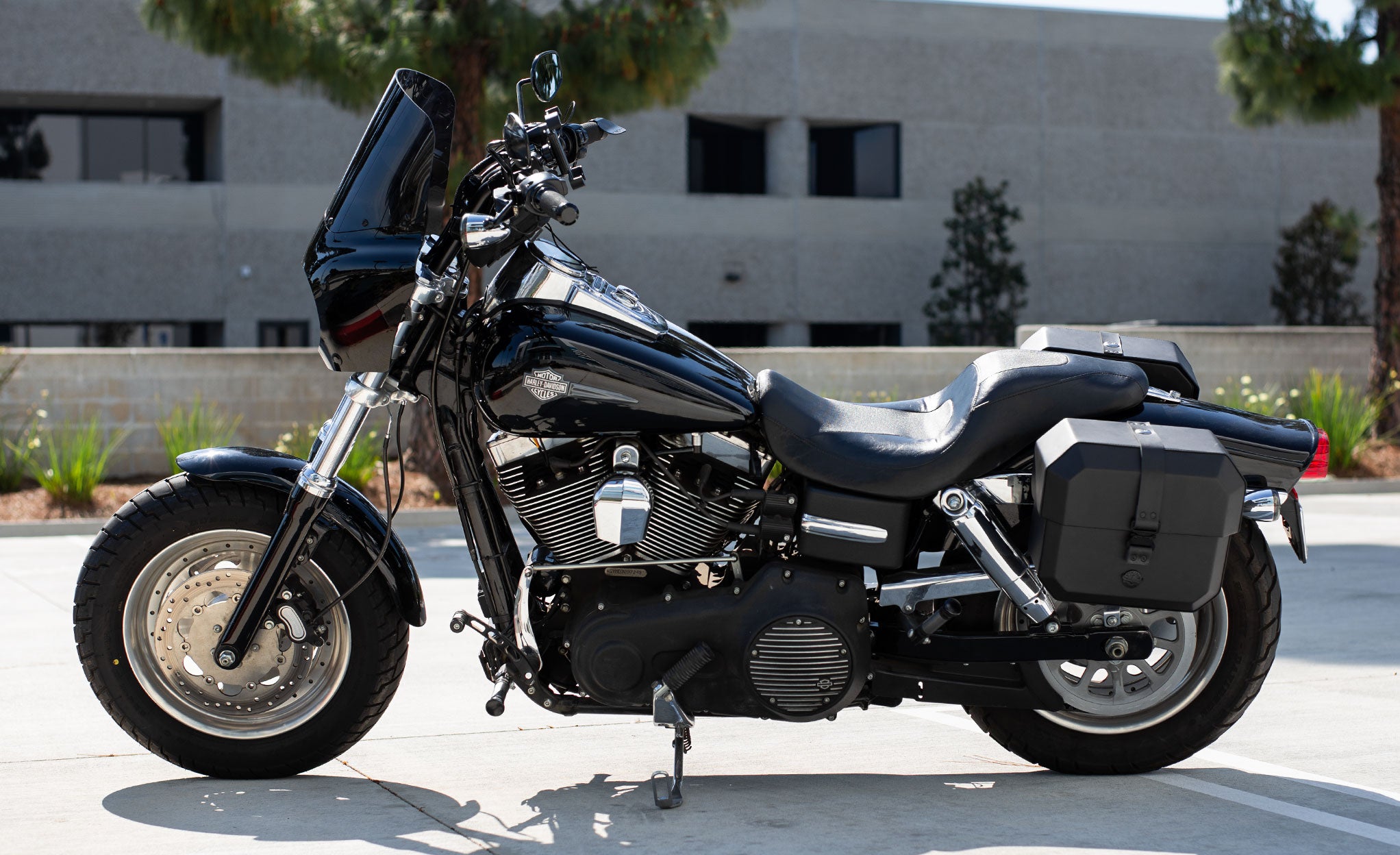 Viking Outlaw 10L Small Quick Mount Harley Dyna Fat Bob FXDF Hard Solo Saddlebag (Left Only)